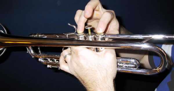 Correct Hand Position for Trumpet and Brass | Trumpet Lessons Online ...