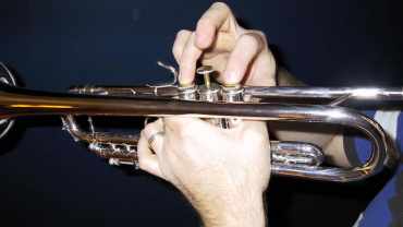 hand position | Trumpet Lessons Online - Purtle.com